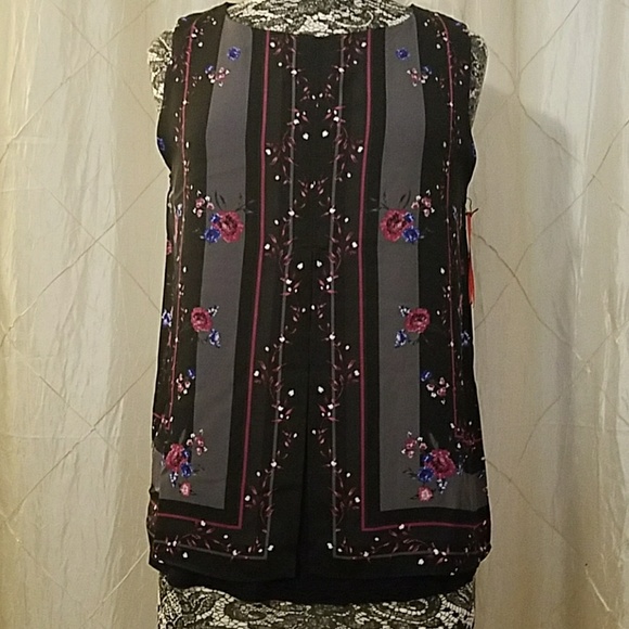 Elle | Tops | Elle Split Front Shell Size S | Poshmark